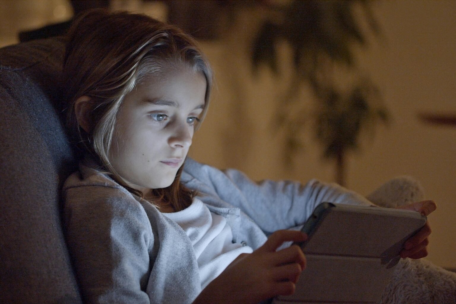 Screen Time vs Grades: Stat Report